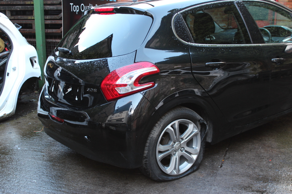 Peugeot 208 Vacuum Solenoid Valve - Engine Parts - Peugeot 208 2014 1 ...